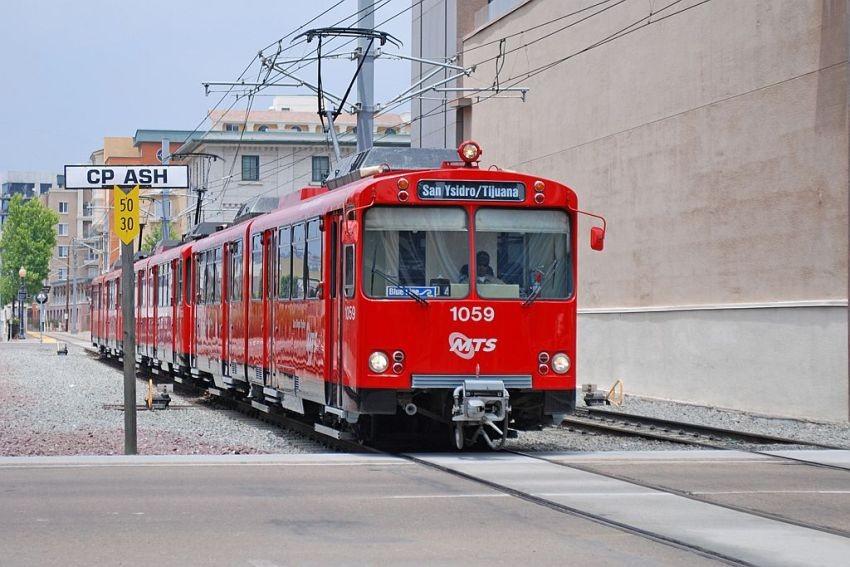 San Diego Trolley Blue Line - Siemens U2 LRV: The CityRails Transit ...