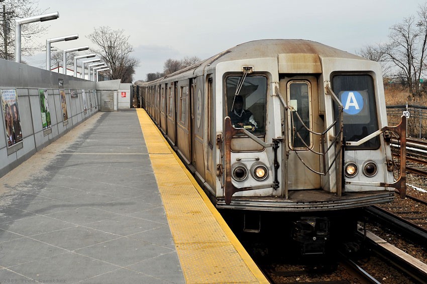 R40 Slant in Queens NY: The CityRails Transit Photo Archive